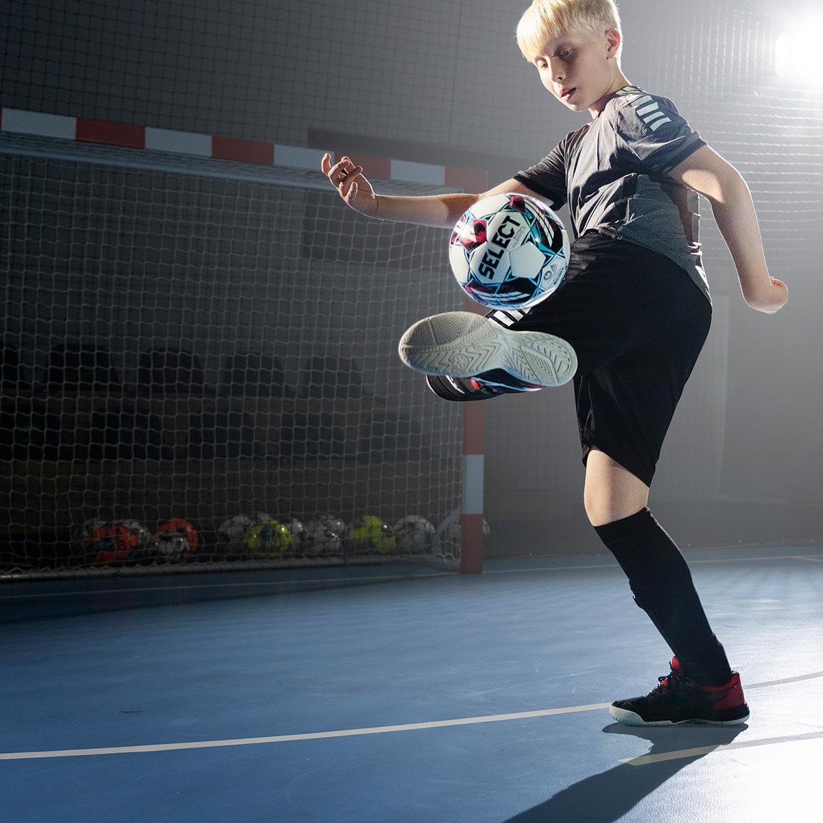 Find high quality Youth Futsal balls here – SELECT
